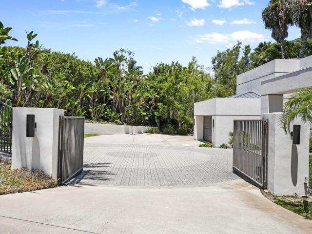 14821 Calle Montelibano