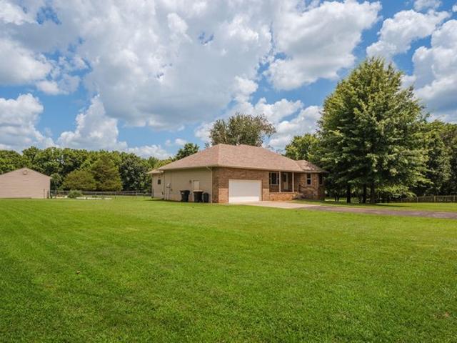 1482 N Osburn Ln, Nixa, MO 65714