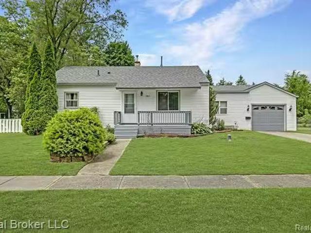 1482 ALBERTA AVE, BURTON, MI 48509 Single Family Residence For.