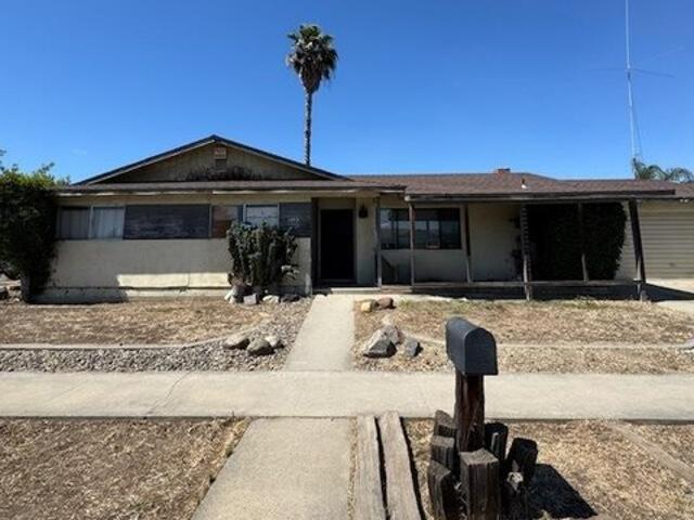 1482 E Walnut Ave, Tulare, CA 93274