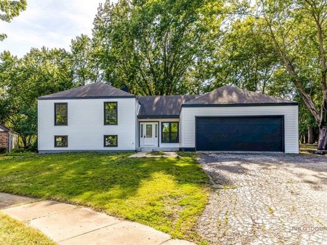 1482 Pebblestone Cv, Wheaton, IL 60189