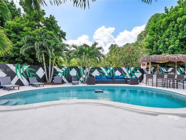 14830 N Spur Dr, Miami, FL 33161