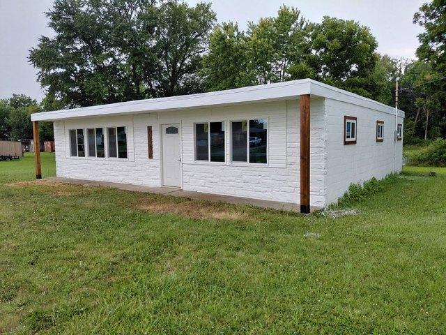 1483 S 1st St, Fairfield, IL 62837