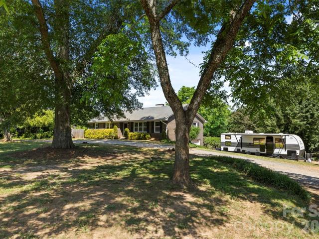 1483 Springsteen Road