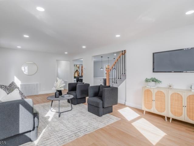 148 150 Hansbury Ave