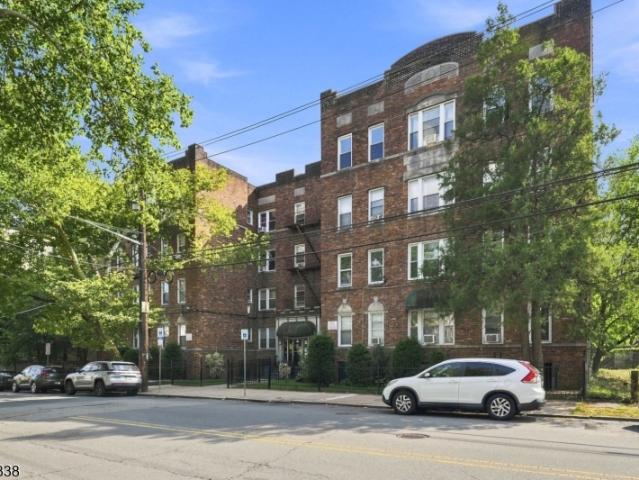 148 Chancellor Ave # B2