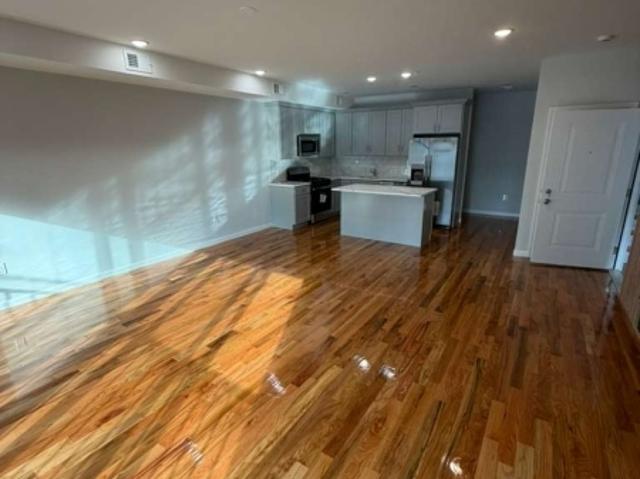 148 Dewey St # 2