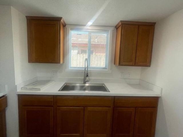 148 E Amador Street 3 Bedroom Apartment for Rent at 148 E Amador St, Fresno, CA 93706 Edison
