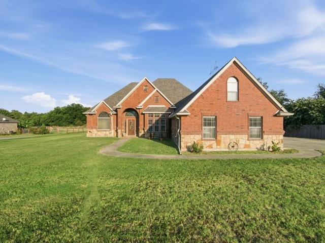 148 Fossil Rock Dr, Azle, TX 76020