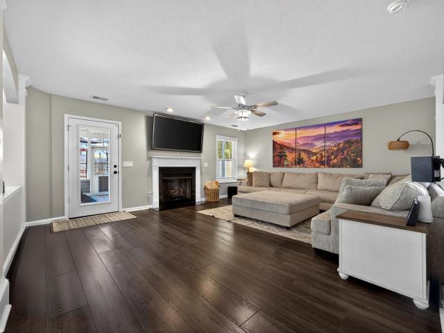 148 Flagstone Way