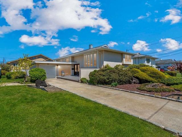 148 Harris Dr, Oceanside, NY 11572