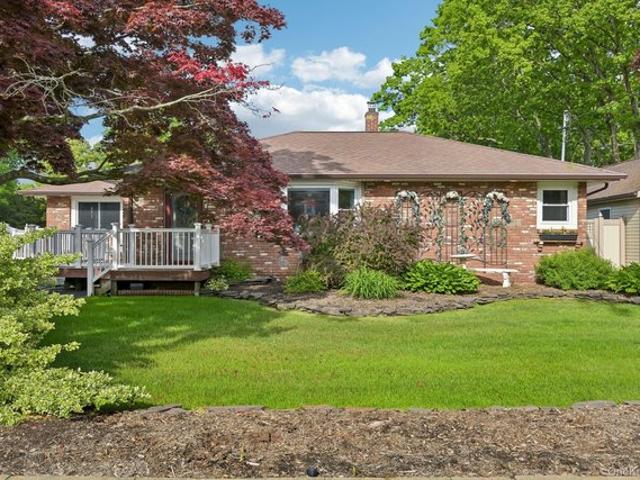 148 Oak Ave, Shirley, NY 11967