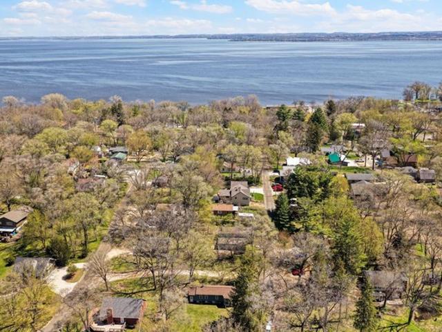 148 Oakwood Ave, Edgerton, WI 53534