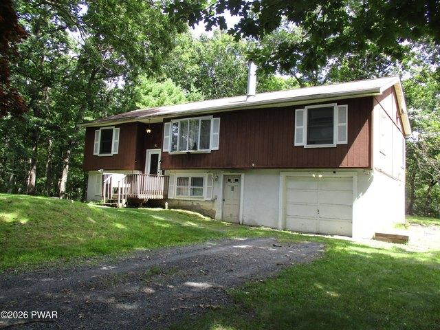 148 Lakeview Dr, Dingmans Ferry, PA 18328
