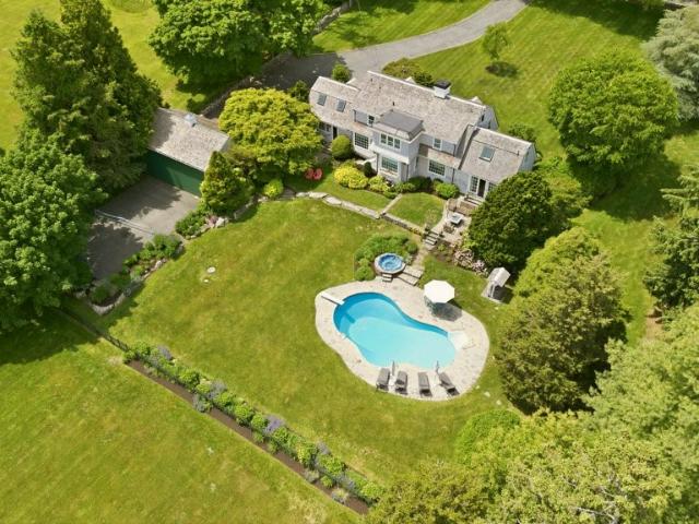 148 Nanaquaket Road