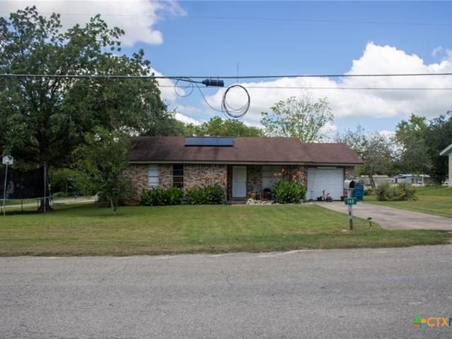 148 S Mount Auburn, Goliad, TX 77963