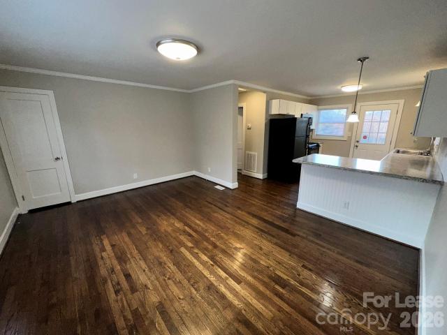 148 Smallwood Place S