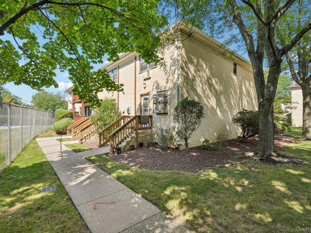 148 Sneden Place W 148