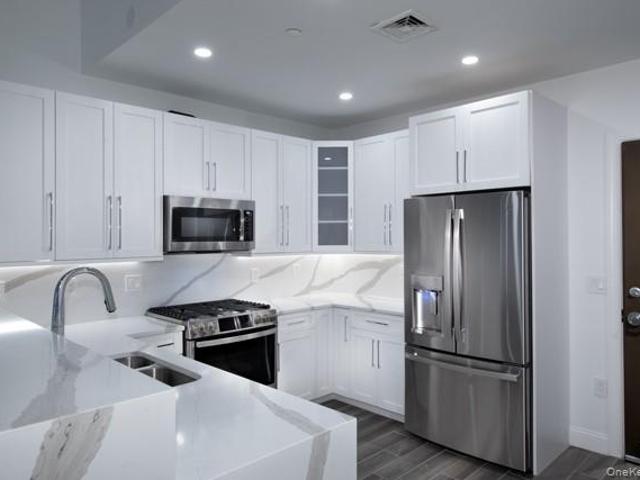 148 south front Street PH322