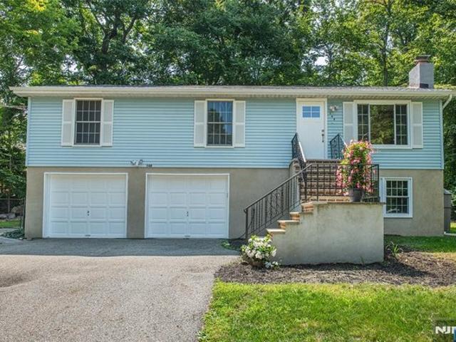 148 Papscoe Rd, West Milford, NJ 07421