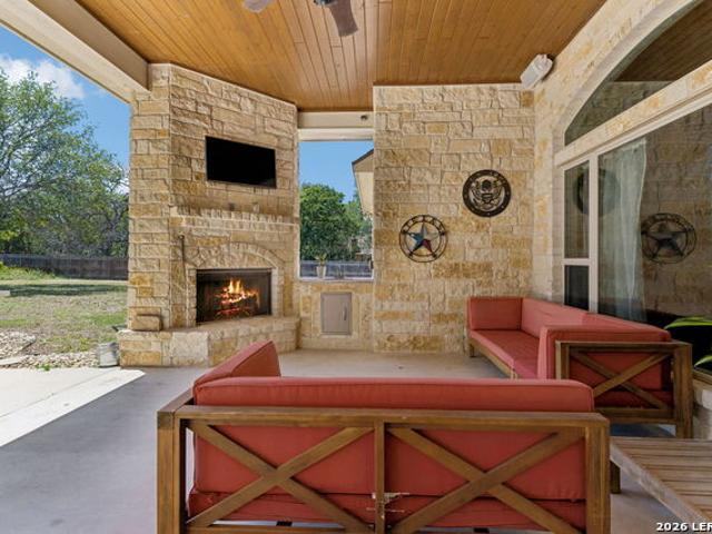 148 Woodlands