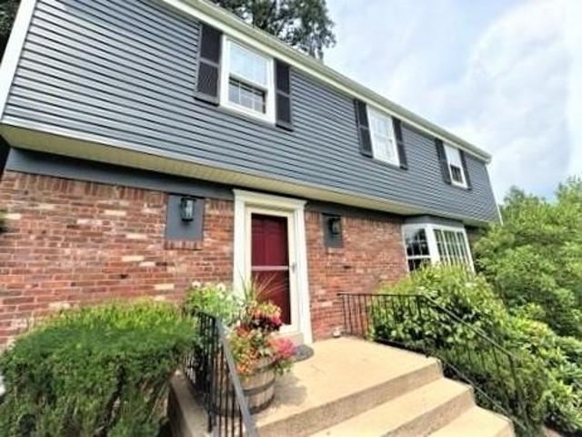148 Woodshire Dr, Pittsburgh, PA 15215