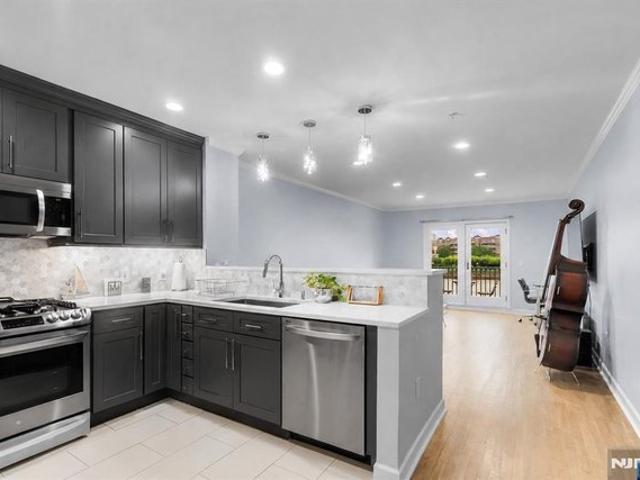 148 The Promenade, Edgewater, NJ 07020