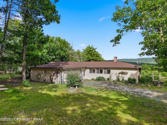 148 Tree Line Dr, East Stroudsburg, PA 18301