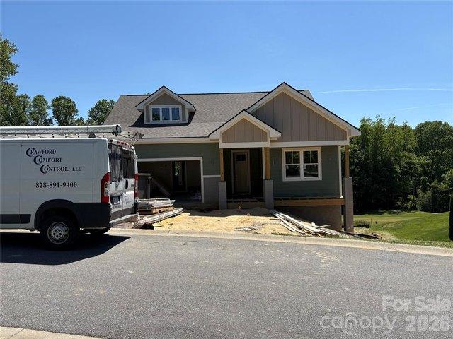 148 Triple Fairways Dr, Hendersonville, NC 28739