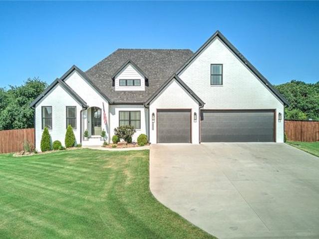 14945 Tikaani Dr, Siloam Springs, AR 72761