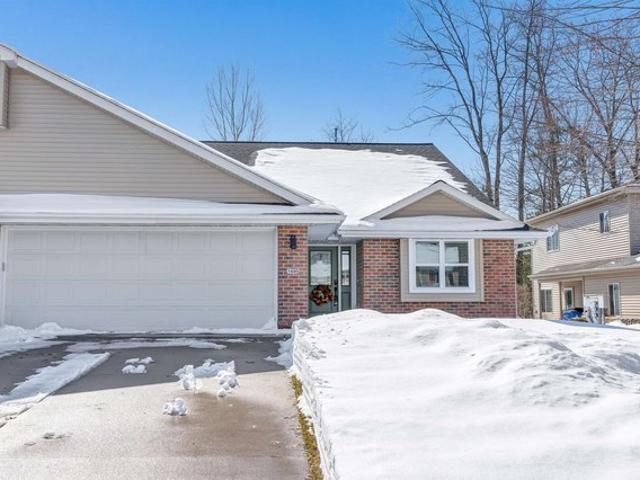 1495 Snow Shoe Trl, Suamico, WI 54173