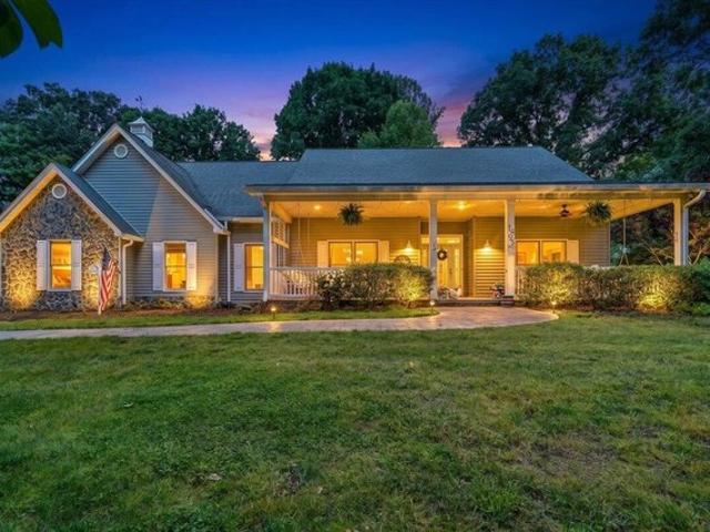 1495 Walnut Run Dr, Hardy, VA 24101