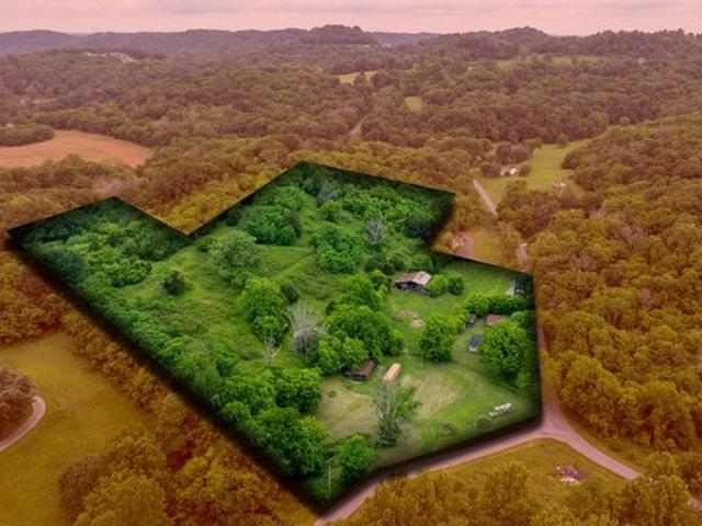 1495 Wolf Hill Rd, Bethpage, TN 37022