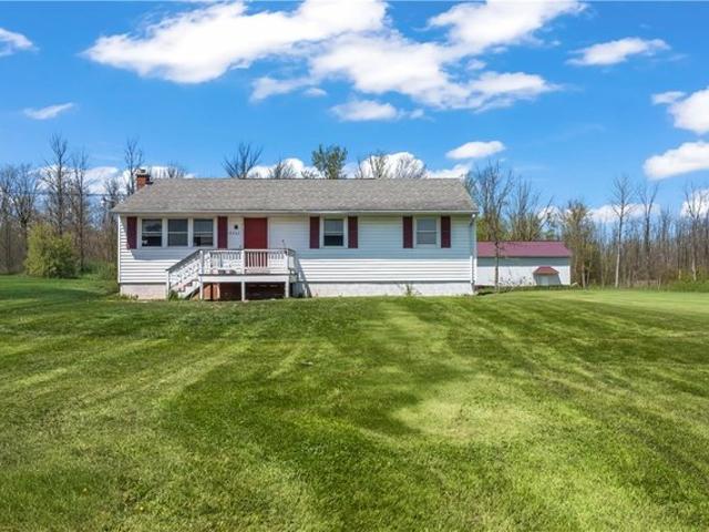 14965 Lakeshore Rd, Kent, NY 14477
