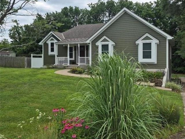 14969 Forest View Ct, Bonner Springs, KS 66012