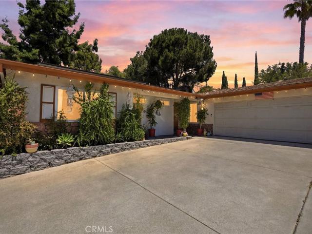1496 E El Norte Parkway