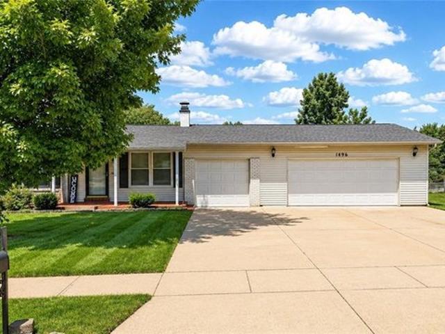 1496 El Camino Dr, Florissant, MO 63031