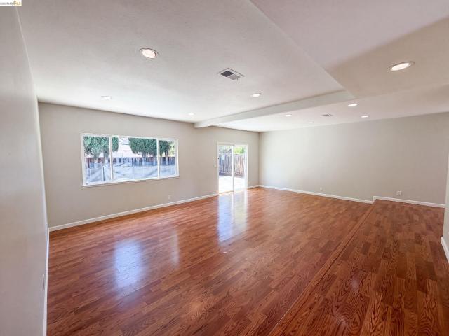 1496 Soccer Ct