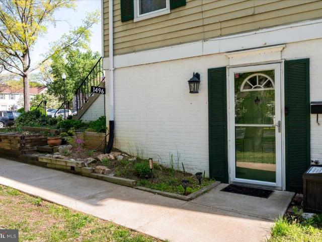 1496 Vineyard Court