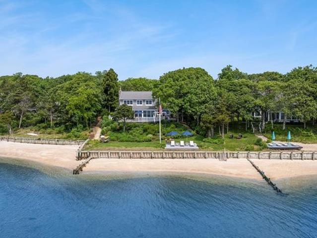 1497 Peconic Bay Blvd, Laurel, NY 11948