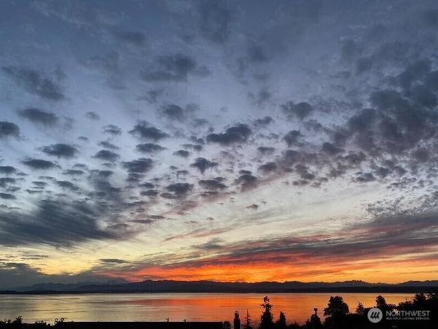 1497 Thompson Dr, Camano Island, WA 98282