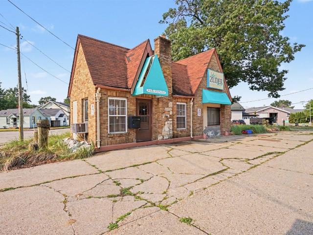 1497 W Laketon