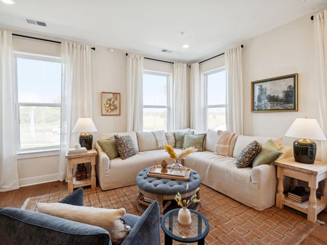 14980 Deco Circle