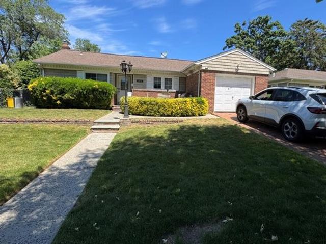 1498 Kew Ave, Hewlett, NY 11557