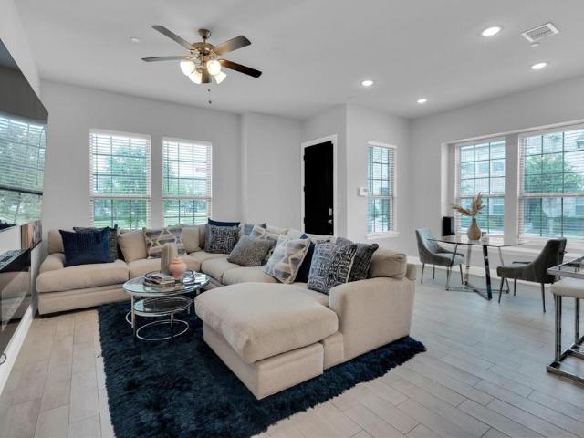 1498 Weston Road