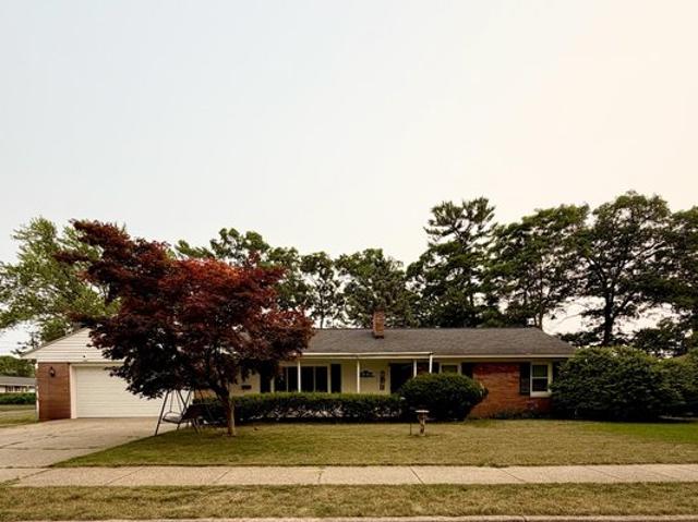 1499 Eastwood Dr, Muskegon, MI 49442