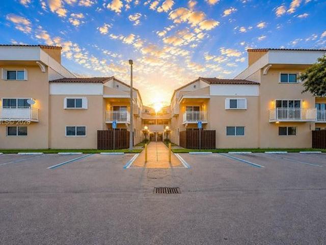 14903 SW 80th St Apt 201, Miami, FL 33193