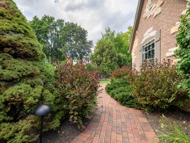 14900 Watertown Plank Rd