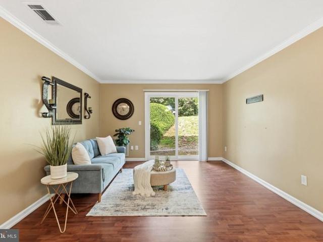 14901 Rydell Rd Apt 101, Centreville, VA 20121