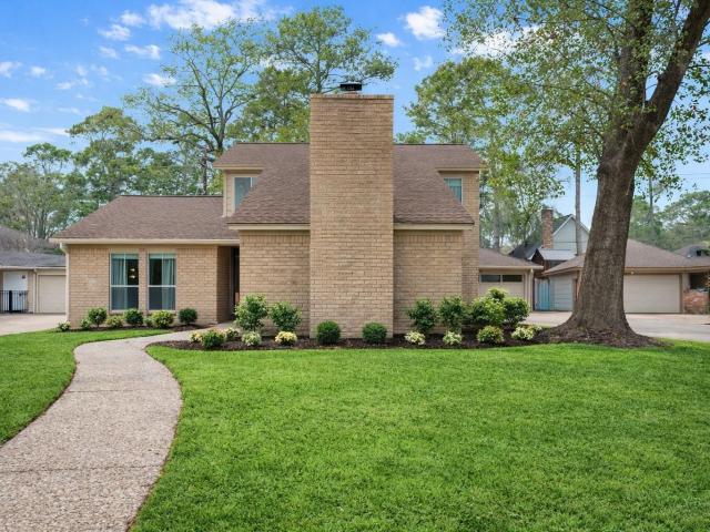 14907 Oak Bluff Court